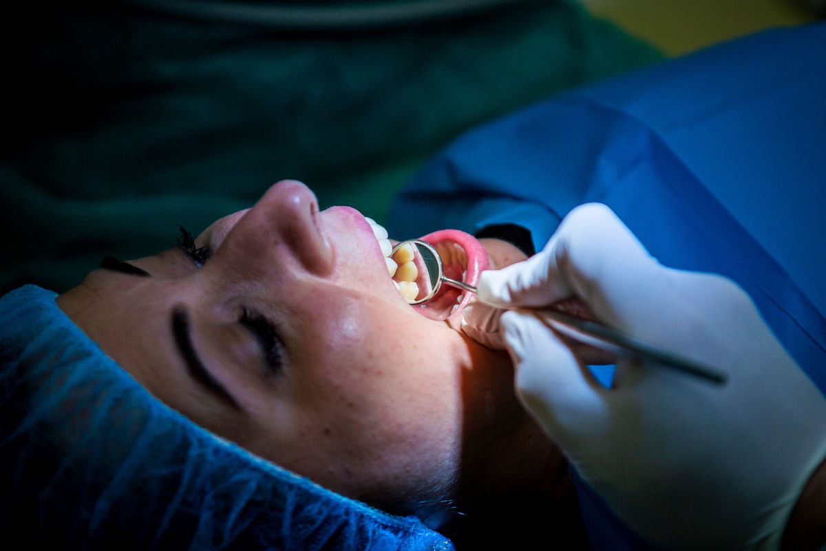 ¿Qué es un diente postizo provisional? - Clínica La Victoria